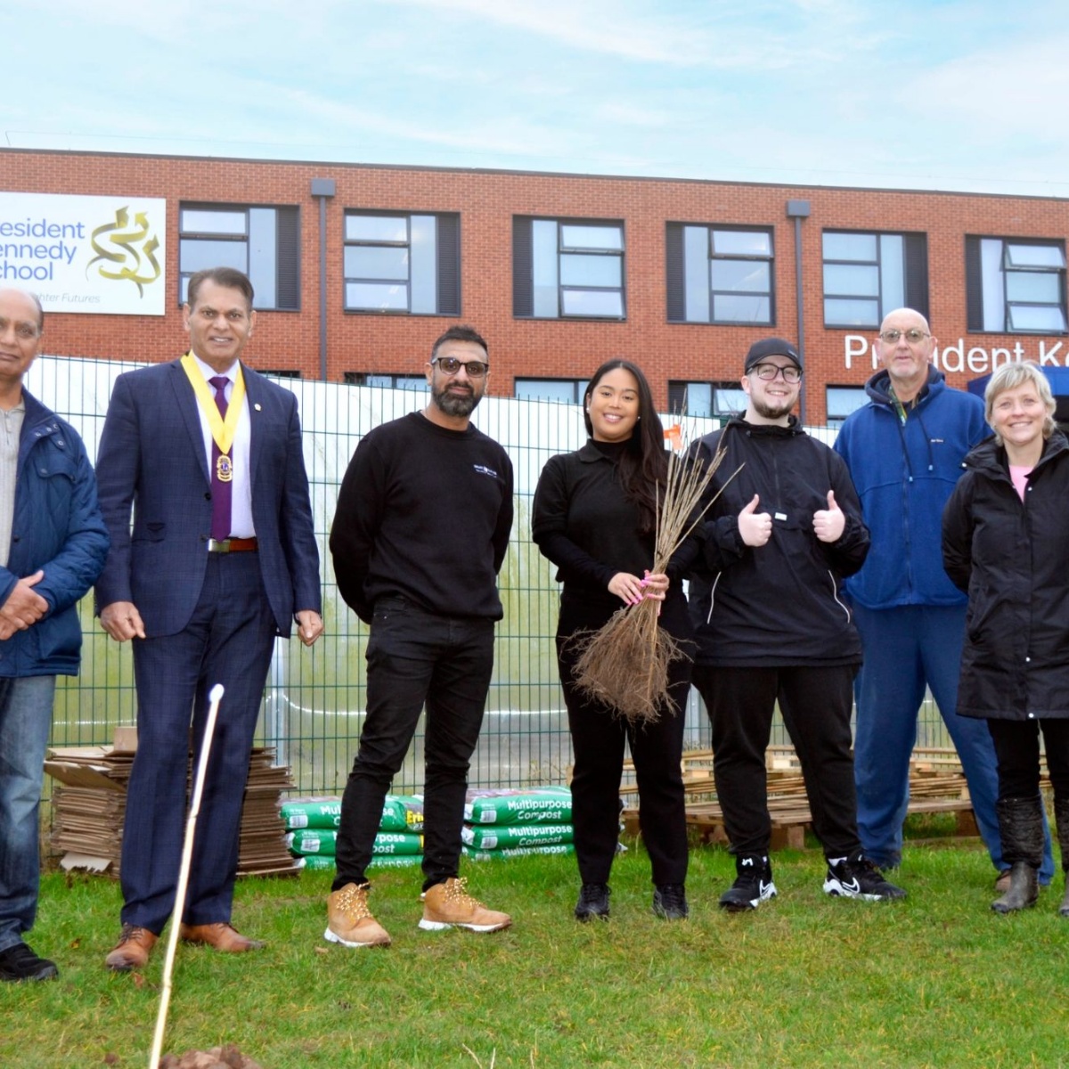 President Kennedy School - Smart Learners Give Back to Local Community